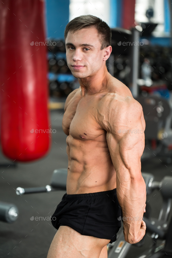 detail of a bodybuilder posing in the gym: side chest Stock Photo by ...