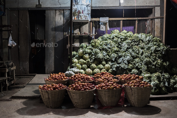 Vegetables at Hpa An Market in the very early morning, Kayin State ...