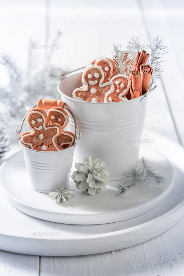 Closeup of homemade Christmas gingerbread man in small bucket Stock ...
