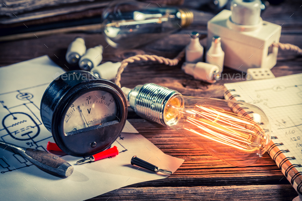Physics classroom with Edison light bulb and electrical diagram Stock ...