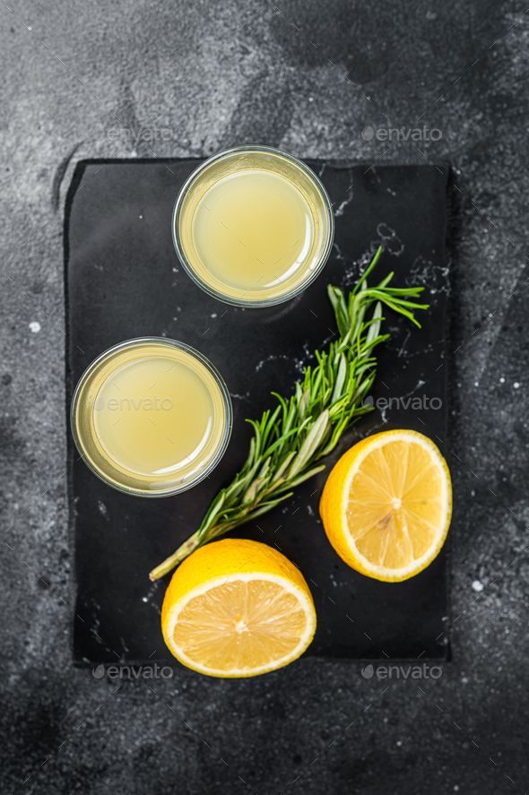 Traditional italian lemon alcohol drink liqueur limoncello with lemon ...