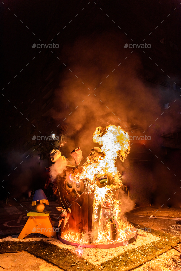 End of the Valencian festivities of Fallas, Monument faller consumed in ...