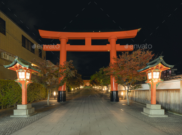 Traditional red Japanese umbrella in Fushimi Inari Taisha in Kyoto ...