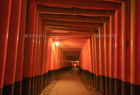 Traditional red Japanese umbrella in Fushimi Inari Taisha in Kyoto ...