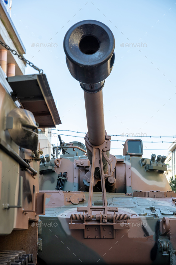 PzH 2000 or Panzerhaubitze 2000, German armored howitzer weapon at ...