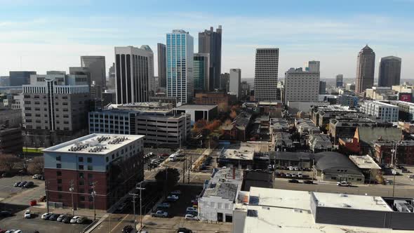 Columbus Ohio Skyline - fly down to reveal CCAD Art sculpture, Stock ...