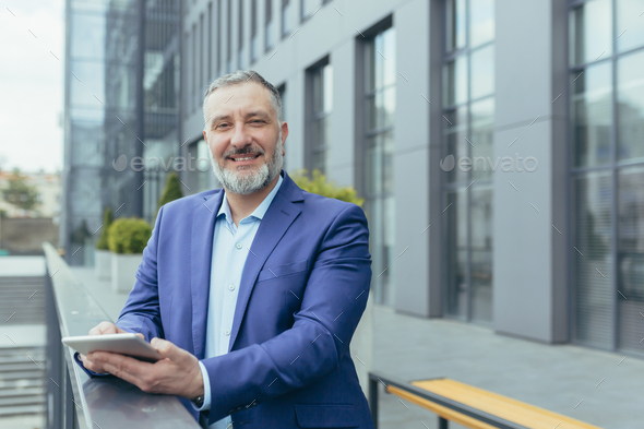 Portrait of successful senior gray-haired businessman boss, man outside ...