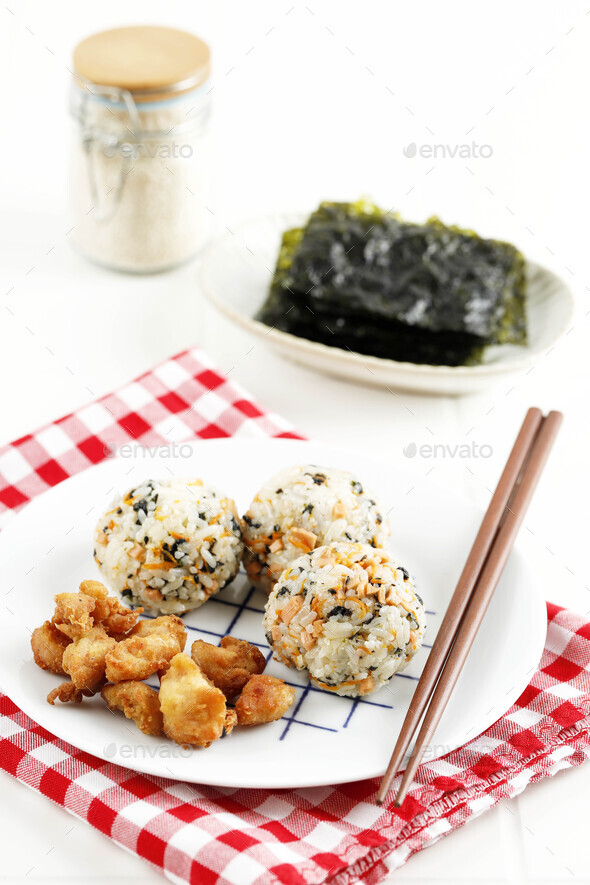 Korean Seaweed Rice Ball Jumeokbap Stock Photo by ikadapurhangus ...