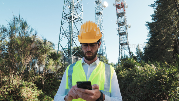 Maintenance worker check pylons internet 5g checks the connection Stock Photo by PolonioVideo