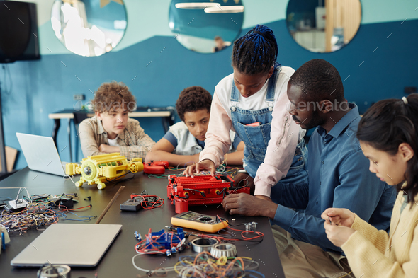 Children in Engineering Class Stock Photo by seventyfourimages | PhotoDune
