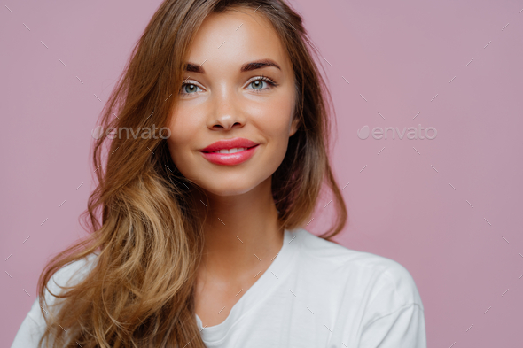 Horizontal cropped image of pleasant looking female model has tender ...