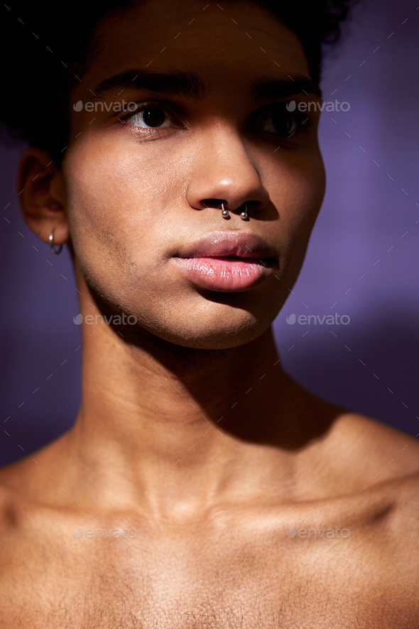 Close-up verticale portrait of fit young man with muscular neck on ...