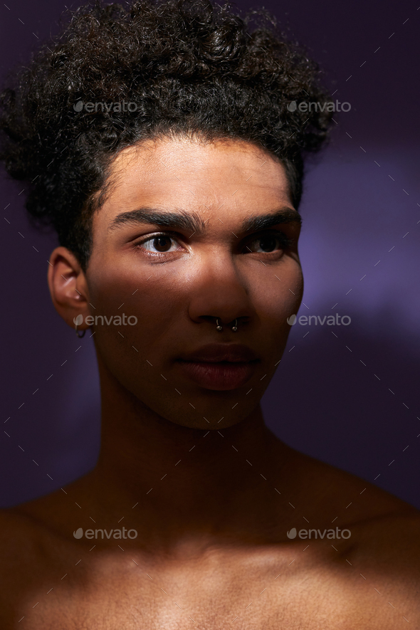 Close-up confident young man in natural light. Verticale portrait of ...