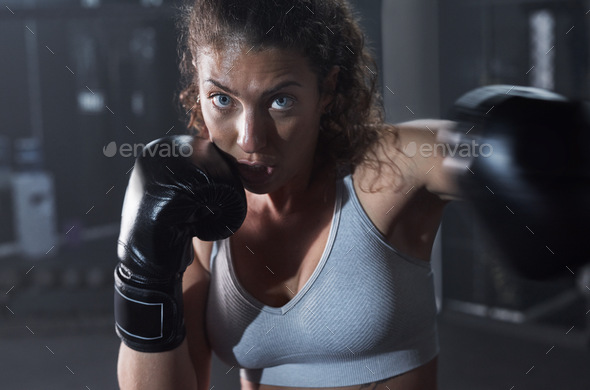 Portrait of a young woman practicing her boxing routine at a gym Stock ...