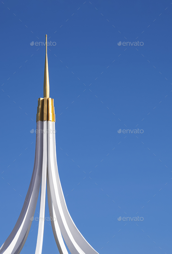 Part of curve line pattern of white and golden spire on top of building ...