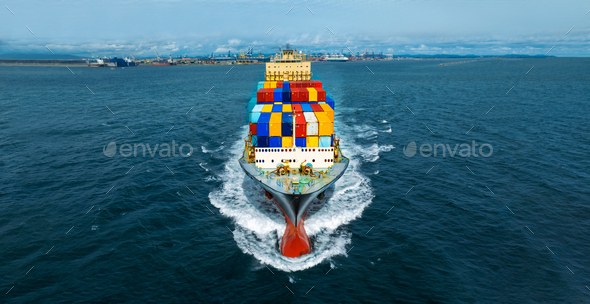 Font of cargo container ship carrying container and running near ...