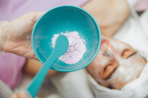 A cosmetologist prepares a lilac alginate mask in Misk. Alginate mask ...