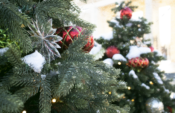 Christmas tree decorated with colorful balls and toys in the snow Stock ...