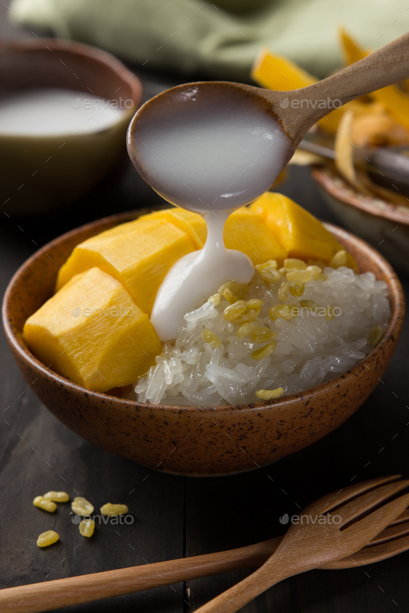 Khao Niew Ma Muang, Mango and sticky rice, Thai Dessert Stock Photo by ...