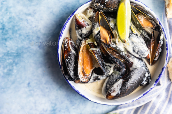 Blue mussels in wine sauce with lime and bread. Stew mussels in wine ...