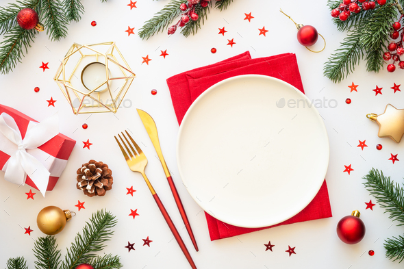 Christmas table setting with plate, cutlery and christmas decorations ...