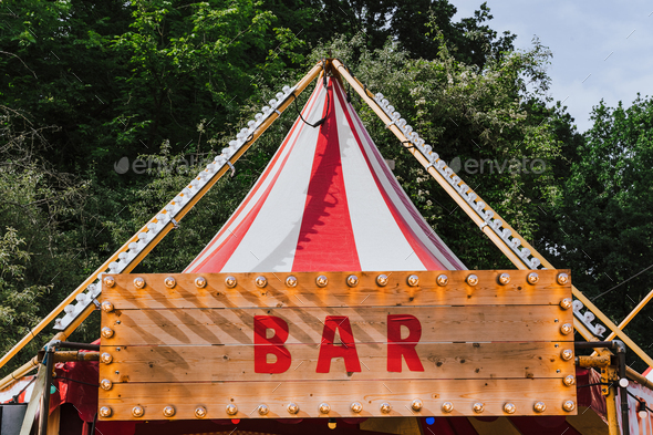 Word BAR at wooden signboard with light bulbs. Vintage sign. Vintage ...