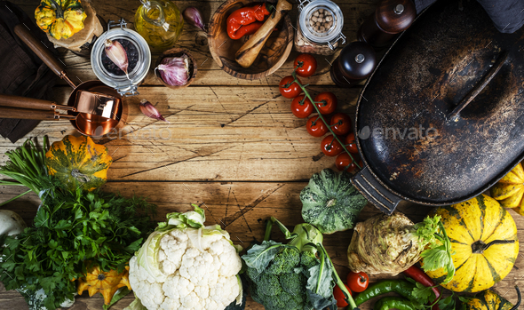 Autumn food background with organic farm vegetables: cauliflower ...