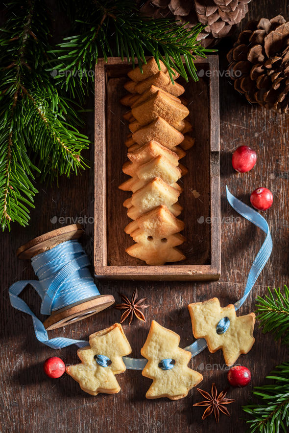 Delicious butter cookies chain as Christmas ornaments. Stock Photo by ...