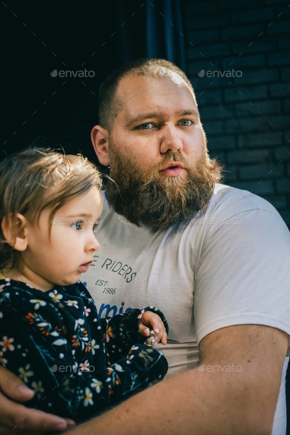 Daddy speaking for child . Candid portraits of father and daughter ...