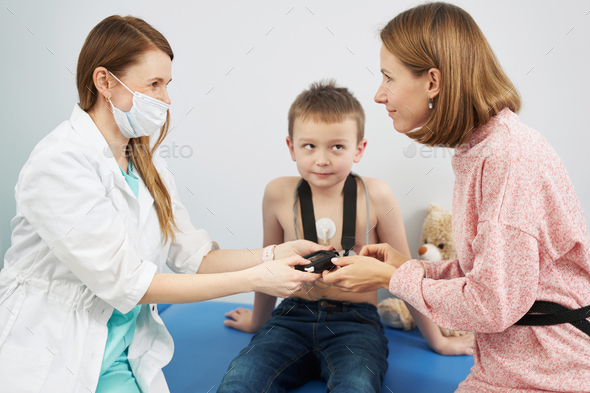 Pediatrician checking child heart rhythm with ECG holter monitor Stock ...