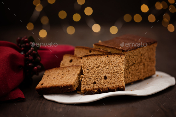 Traditional spice gingerbread cake with honey, ginger, cinnamon, nutmeg ...