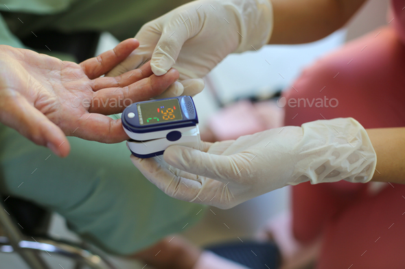 Process of measuring the level of oxygen in the blood on a finger Stock ...
