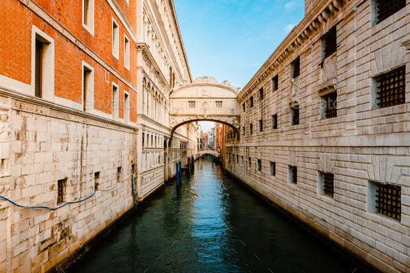 Famous Bridge of Sighs (Ponte dei Sospiri) in Baroque style and built ...