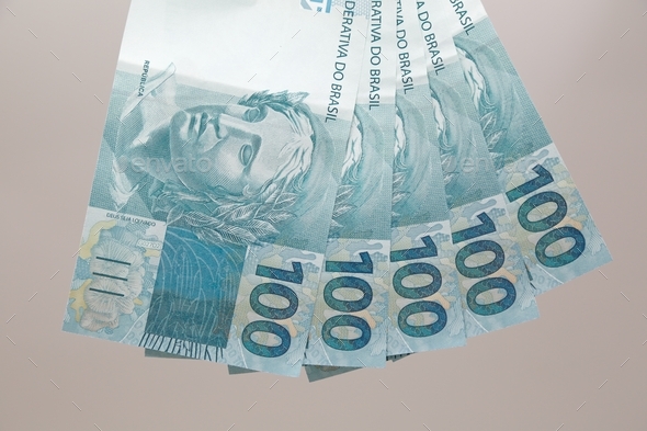 Nota de cem 100 reais brasileiro em especie. Stock Photo by luislimajr