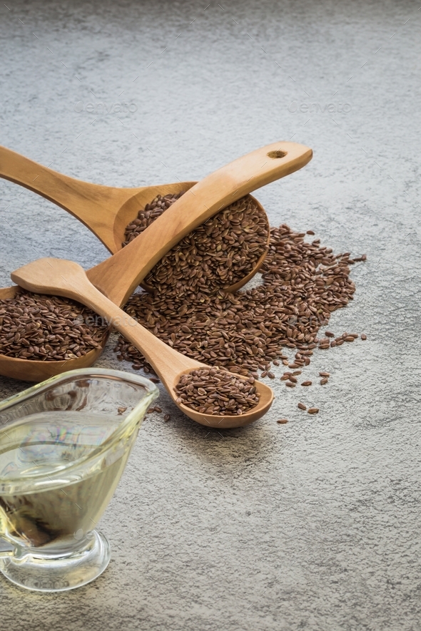 Linseed oil and flaxseed vegetable source of omega-3, lowers ...