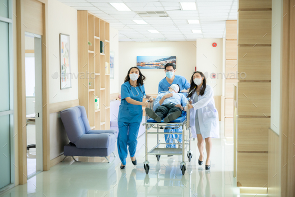 emergency patient concept, professional doctor working for help ...