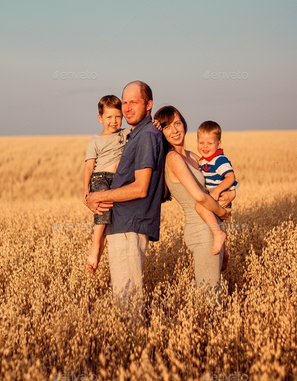 Happy family with two children. Family photo shoot in the field. Summer ...