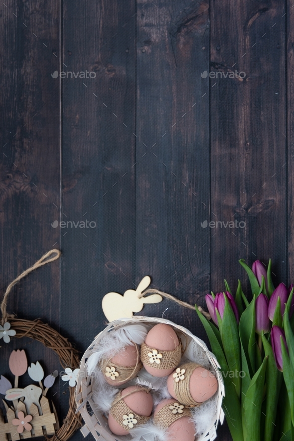 Easter flat lay, with purple tulips, easter eggs and decorations Stock ...