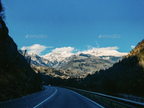 Open road to the snowy mountains, road trip, car, driving, landscape ...