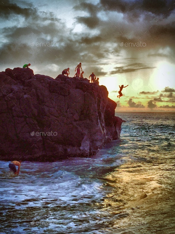 Thrill seeker jumps off the famous Jump Rock at Waimea BayN North Shore ...