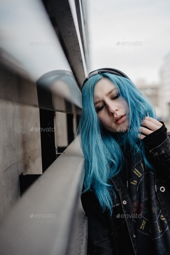 gen z / generation z / millennial / blue hair / long hair / smokey eyes ...