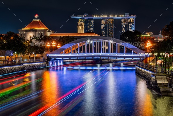 View of Elgin Bridge and the iconic Marina Bay Sands at night. Stock ...