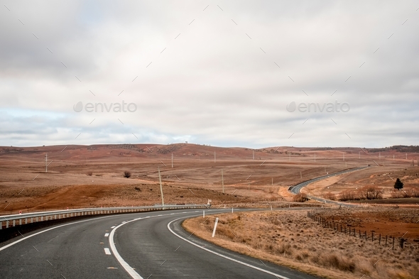 Open empty road surrounded by fields and farms in Outback Australia ...
