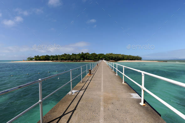 View along jetty to Green Island on the Great Barrier Reef, a famous ...
