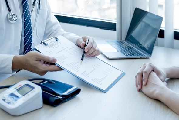 The doctor hand write report and explained the health examination ...