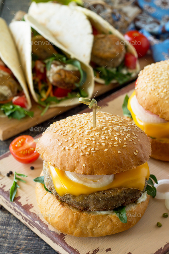 Arabic cuisine. Ramadan food. Delicious fresh homemade vegetarian mung ...