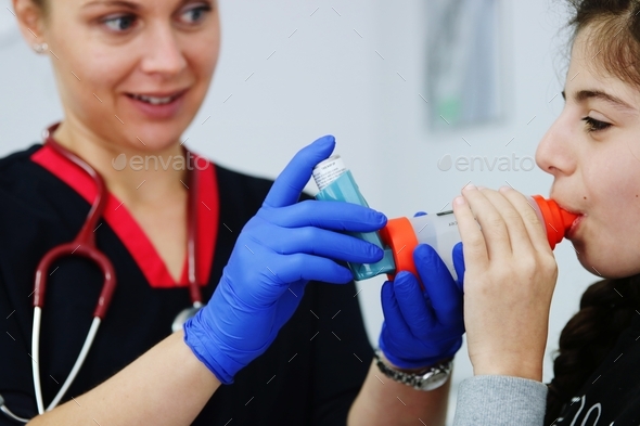 Helping patient to use a puffer for an asthma treatment Stock Photo by ...