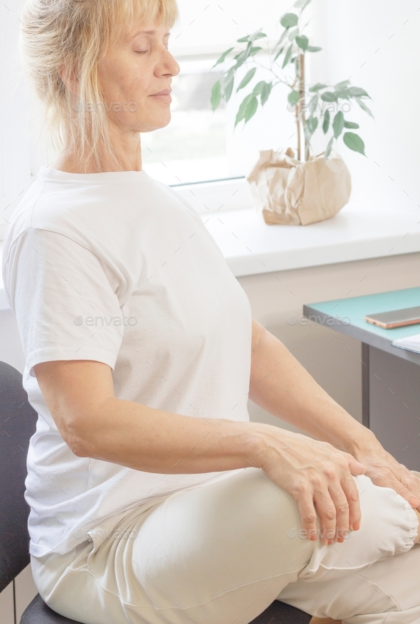 exercise at a computer table to warm up muscles during sedentary work ...