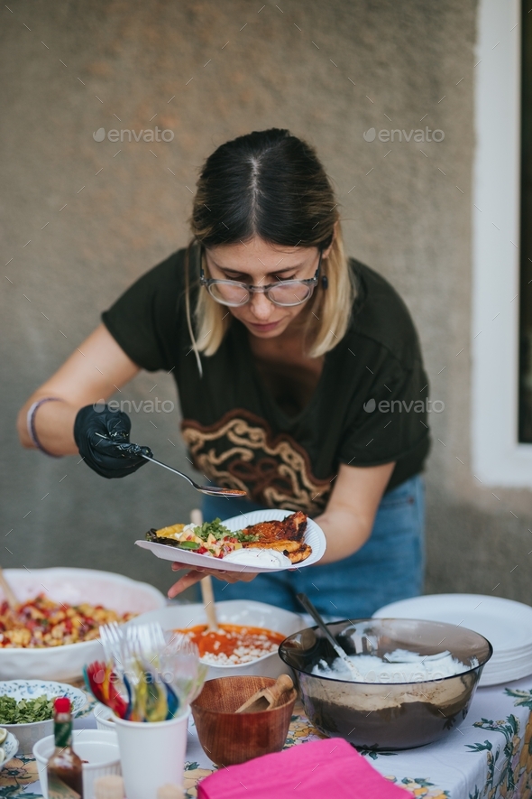 Tattooed chef seasoning with Chilli the plate with Mexican chicken ...