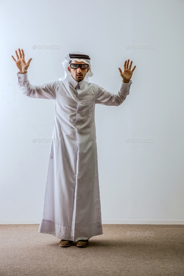 Young Arab/Qatari man standing in traditional dress, Visit Qatar ...